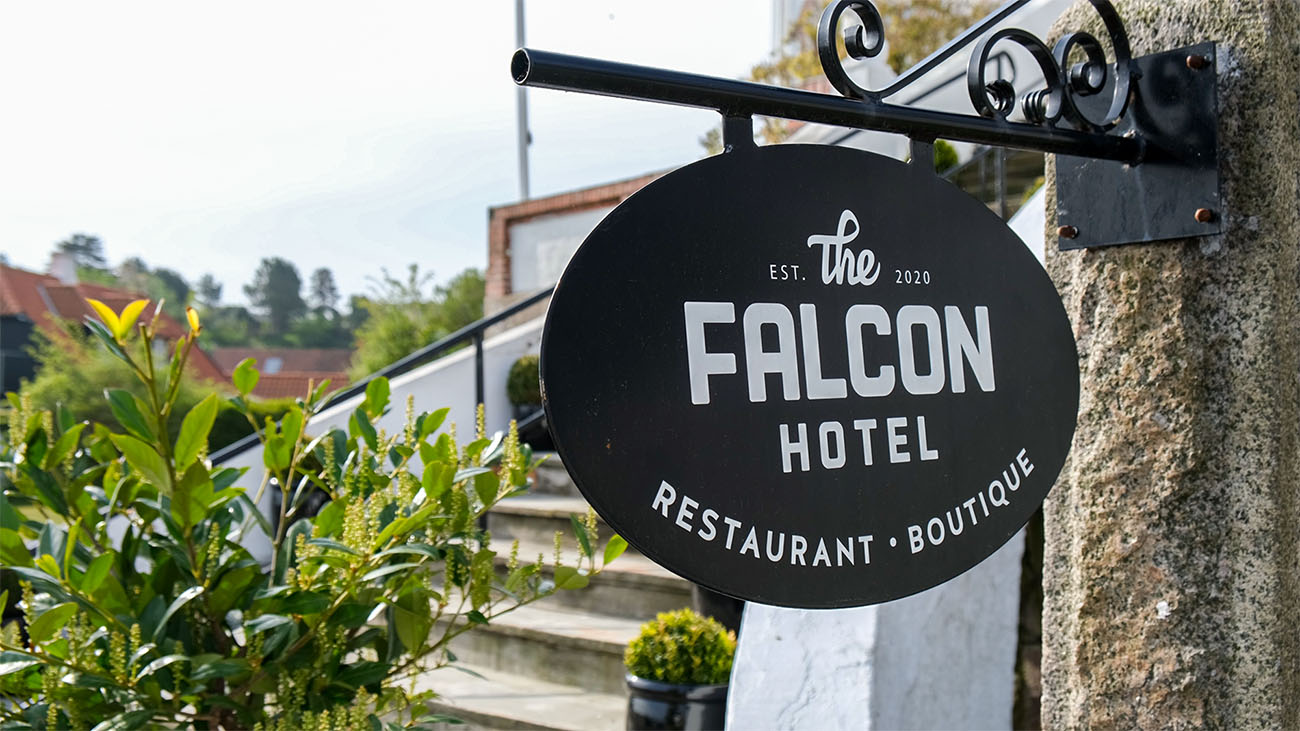 På besøg hos The Falcon Hotel i Sandvig | Book Bornholm